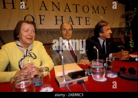 Oslo 199008: Author Elie Wiesel whispers in the ear of politician ...