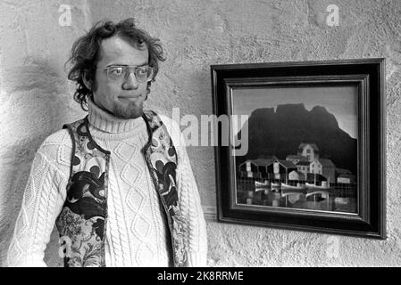 Oslo 19720320: Art painter Jan Harr from Harstad opens an exhibition in ...