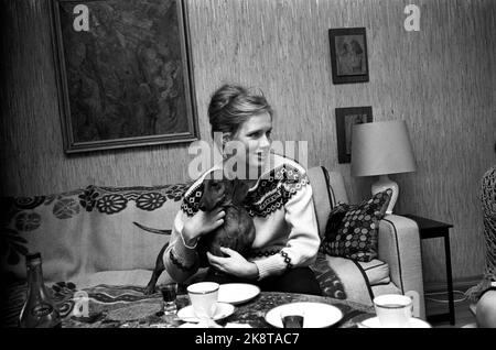 The current March 1968 At the home of the actor Liv Ullmann at Strømmen ...