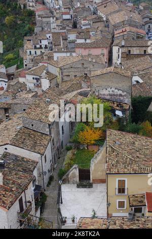 Overview of Pacentro (AQ) - one of the most beautiful villages in Italy ...