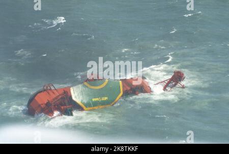 North Sea 19900821 Oil rig "West Gamma" in operation and fails during a ...
