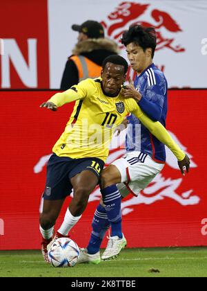 DUSSELDORF - (lr) Miki Yamane of Japan, Romario Ibarra of Ecuador ...