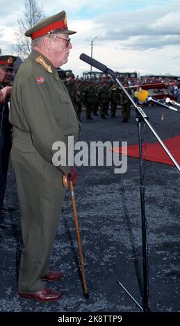 Hedmark, Elverum April 10, 1990. King Olav unveils a bust of his father ...