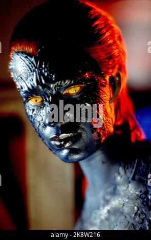 X-MEN (2000) REBECCA ROMIJN-STAMOS, MYSTIQUE MENX 153 Stock Photo - Alamy