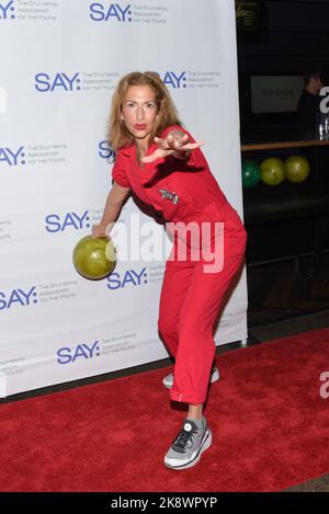 Alysia Reiner attends Paul Rudd's All-Star Bowling Benefit for the ...