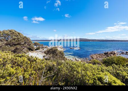 Landscape around Beerbarrel Beach and Burns Bay Rd boat ramp in Akaroa ...