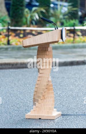 Lectern outside Downing Street Stock Photo - Alamy