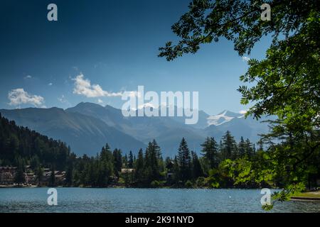 Lanscape view of a mountain lake, shot in Champex-Lac, Valais ...