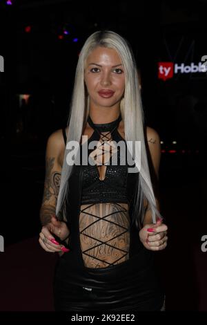 Lina Lexx auf der 25. Venus Berlin 2022 in den Messehallen unter dem ...