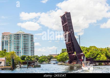 Open drawbridge in Fort Lauderdale Stock Photo - Alamy