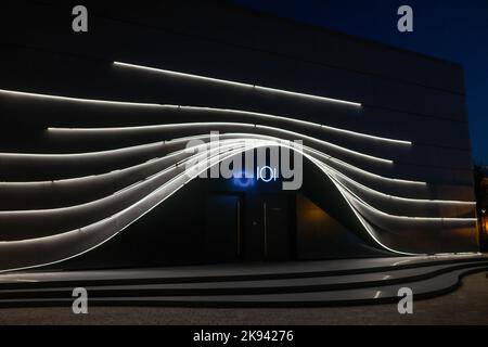 Rust, Germany. 17th Oct, 2022. A visitor enters the first room of the ...