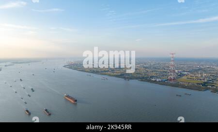 WUXI, CHINA - OCTOBER 25, 2022 - Cargo ships sail along the Yangtze River, flanked by the world ...