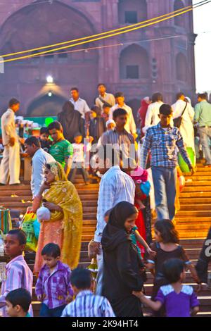 DELHI - NOVEMBER 10, 2011: people at the Meena Bazaar Market in Delhi ...