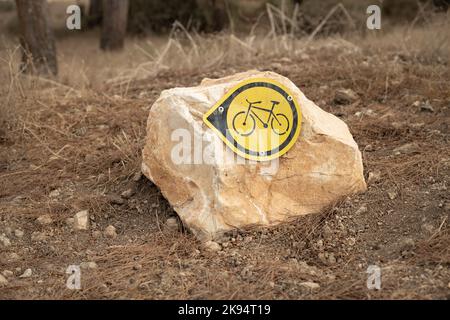 mountain bike trail sign outdoors Stock Photo - Alamy