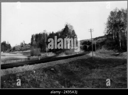 The normal track alongside the narrow track after the construction of ...
