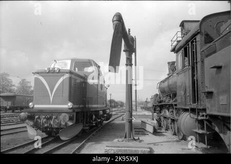 From the left: SJ T2 57, SJ E2 1121 Stock Photo - Alamy