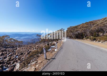 The road ascending to the summit of Mt Wellington on a cold spring ...