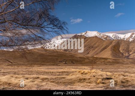 Mountainous view along State Highway 8 from Fairlie to the famous Lake ...
