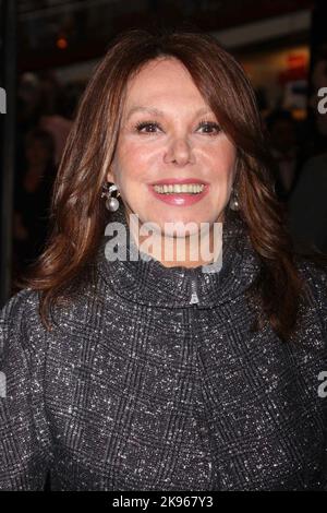 Marlo Thomas attends the "West Side Story" premiere at the Rose Theater ...
