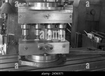 Milling of gear rod 2121 Stock Photo - Alamy