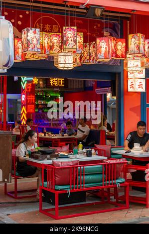 A brightly coloured Chinese Restaurant in Chinatown, Singapore Stock ...