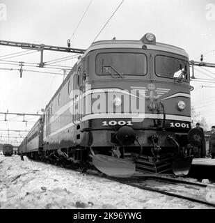 The State Railways, SJ RB1 1001, test tour. The locomotive driver ...