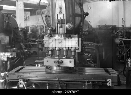 Milling of gear rod 2121 Stock Photo - Alamy