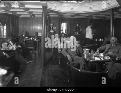 S/S "Queen Victoria", First Class Salon Stock Photo - Alamy