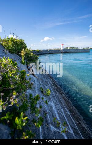 H M Dockyard, Bermuda - A Floating Dock Stock Photo - Alamy