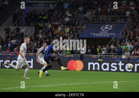 Romelu Lukaku of FC Internazionale scores his penalty goal during the ...