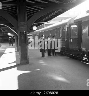 State Railways SJ A014C 4112. Extra train to Uppsala, Day Hammarskiöld ...