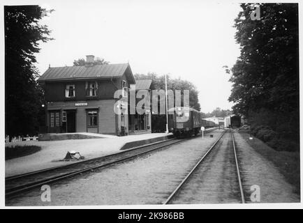 Strängnäs station with a Deva Motor carriage Stock Photo - Alamy