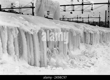The aftermath of the ice storm, incoming from Vättern Stock Photo - Alamy