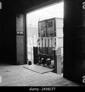 Platform trolley "Ruthman" Height and lowerable flat, lifting capacity ...