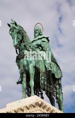 Statue of Saint-Stephen near the Matthias church, Fisherman's Bastion ...