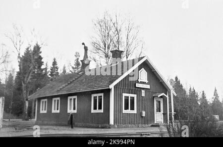 Was called before 1/10 1913 Hellinge / Hällinge. Stop built in 1885 ...