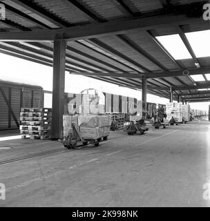 Transhipment magazine, chain transporter Stock Photo - Alamy