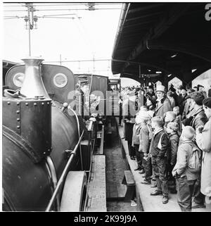Historical train's journey from Stockholm to Gothenburg for the ...