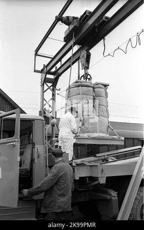 Transport of uranium containers Stock Photo - Alamy