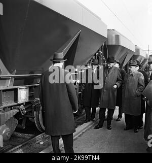 Viewing Sample Models, MAR and Q12 carts Stock Photo - Alamy