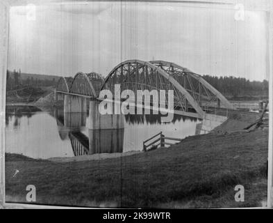 Bridge over Ume River, about 2 kilometers south of Vännäs Stock Photo ...