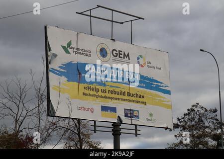 Butscha, Ukraine. 21st Oct, 2022. A small Ukrainian flag hangs from a ...