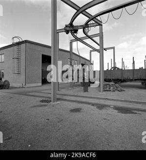 Operating workshop for freight wagons Stock Photo - Alamy