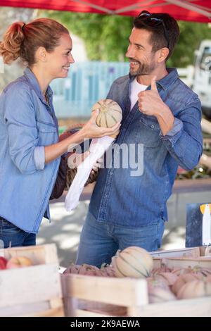 Young woman choosing bananas at grocery store Stock Photo - Alamy