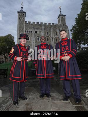 Chief yeomen warder Peter McGowran on Tower Green during an Accession ...