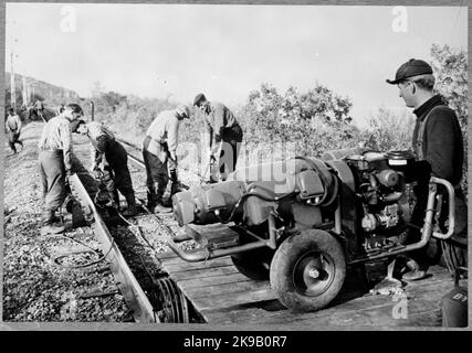 Track adjustment, ballast stopper Stock Photo - Alamy