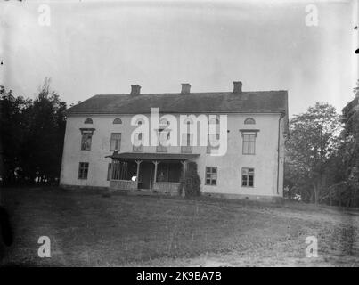 Herrgård Qvantenburg head, of Sten was built in 1818, was formerly ...