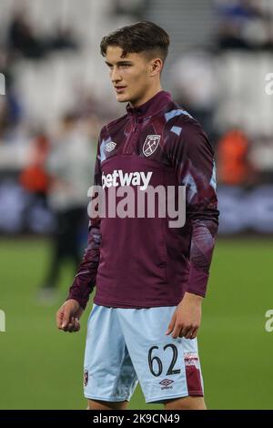 Freddie Potts of West Ham United looks on during the Premier League ...