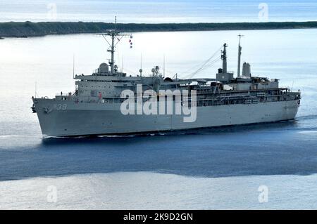 The U.S. Navy Emory S. Land-class submarine tender USS Frank Cable ...