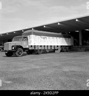 Piggy Back Cars, Slab Västberga. Scania Vabis. T.R.S Stock Photo - Alamy